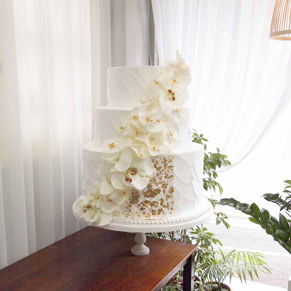 [생일웨딩파티모형케이크] 자연스런 터치무늬 호접란 금박장식 생크림 대형 3단 클레이케익 : 네이버 블로그